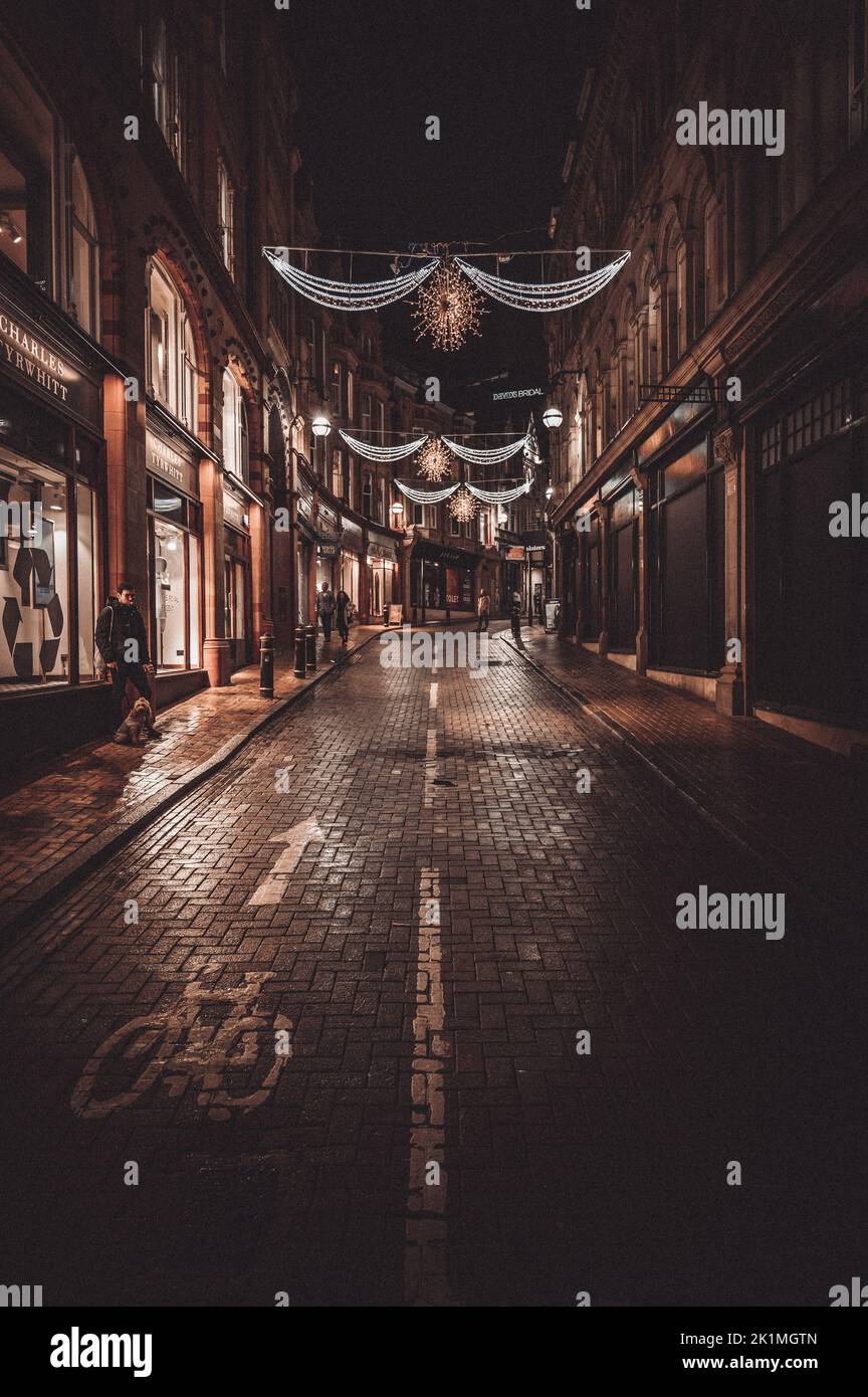 Low key city hi-res stock photography and images - Alamy