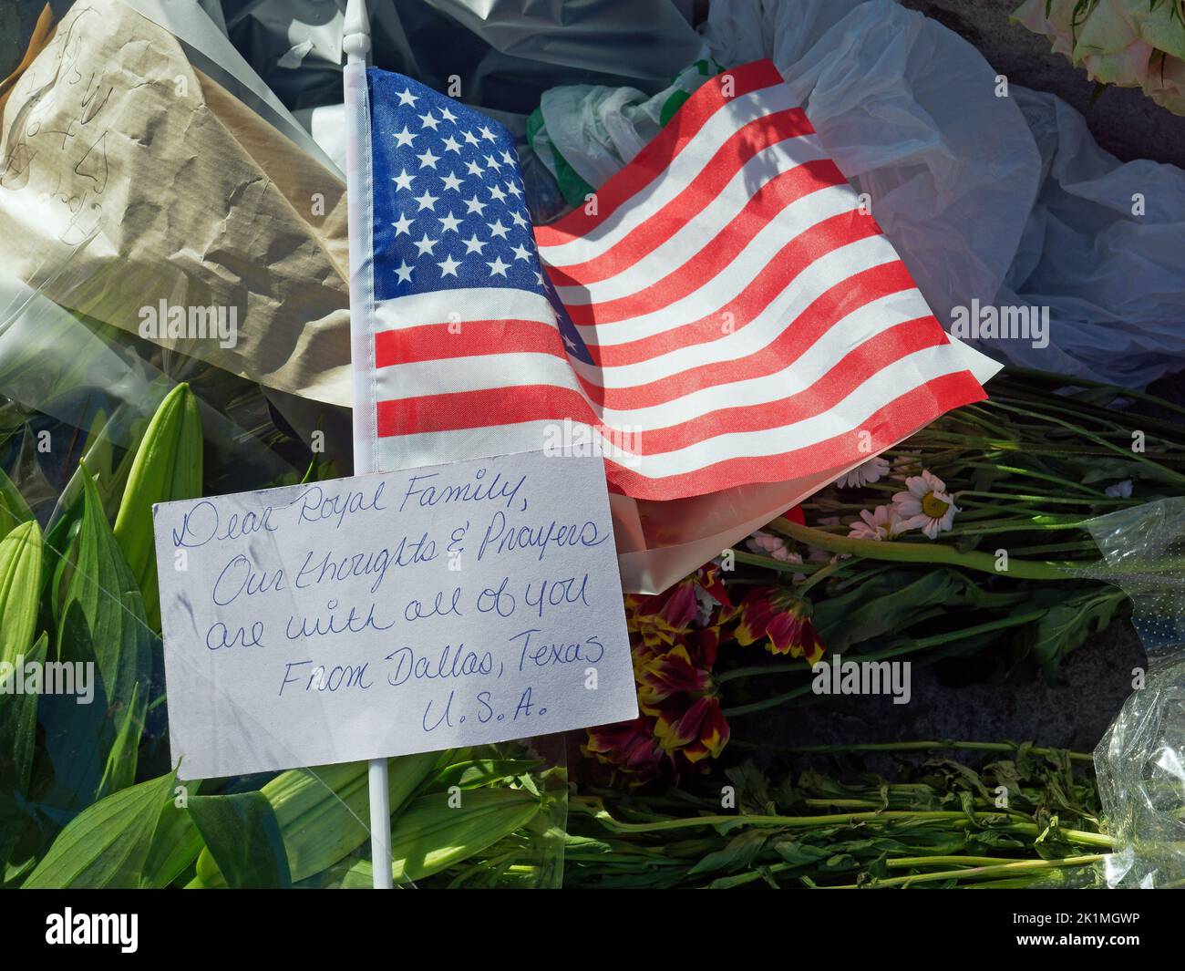 A hand-written message of condolences to the Royal Family from the USA ...
