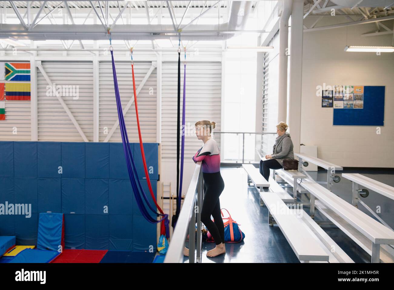 Lean on railing hi-res stock photography and images - Alamy