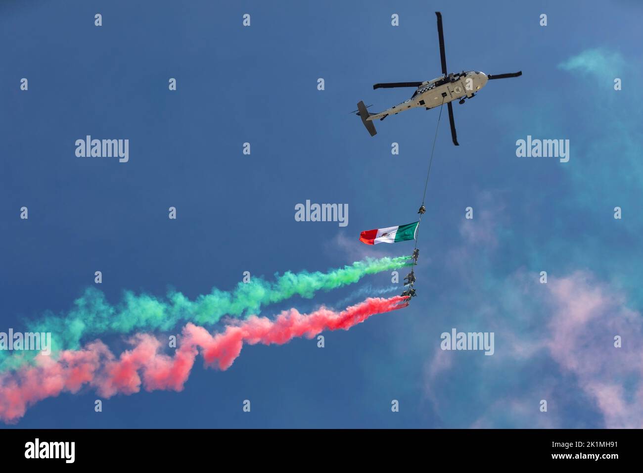 National Guard's assault team gives an exhibition for an air show at ...