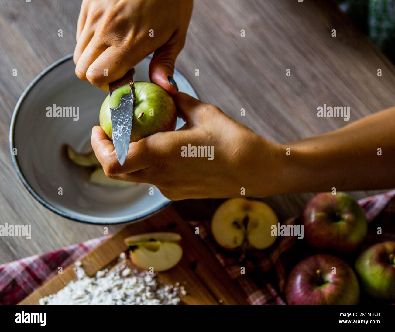The hands of a woman peeling an apple for a pie Stock Photo - Alamy