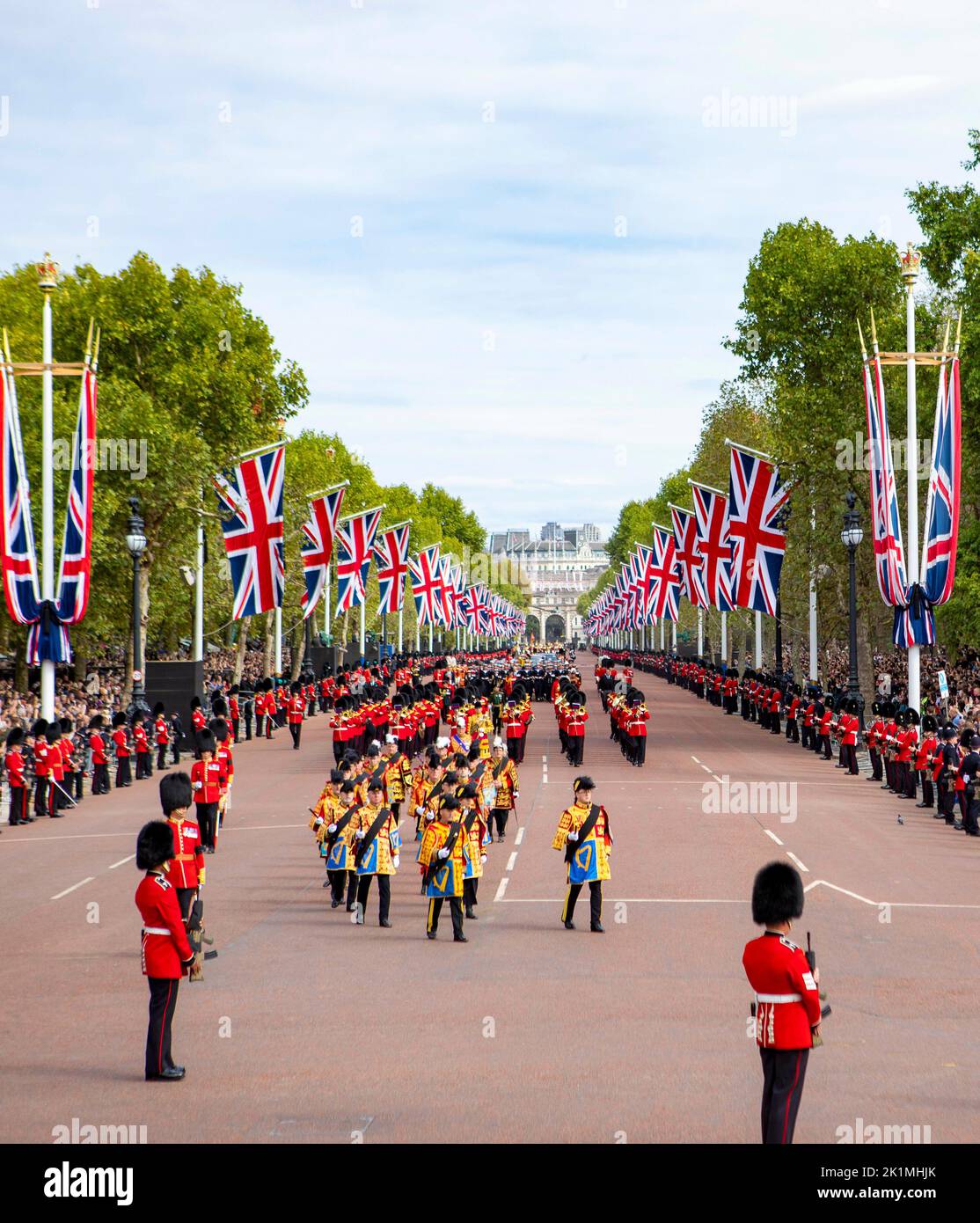 The Coffin of Queen Elizabeth II, is transported on the State Gun ...