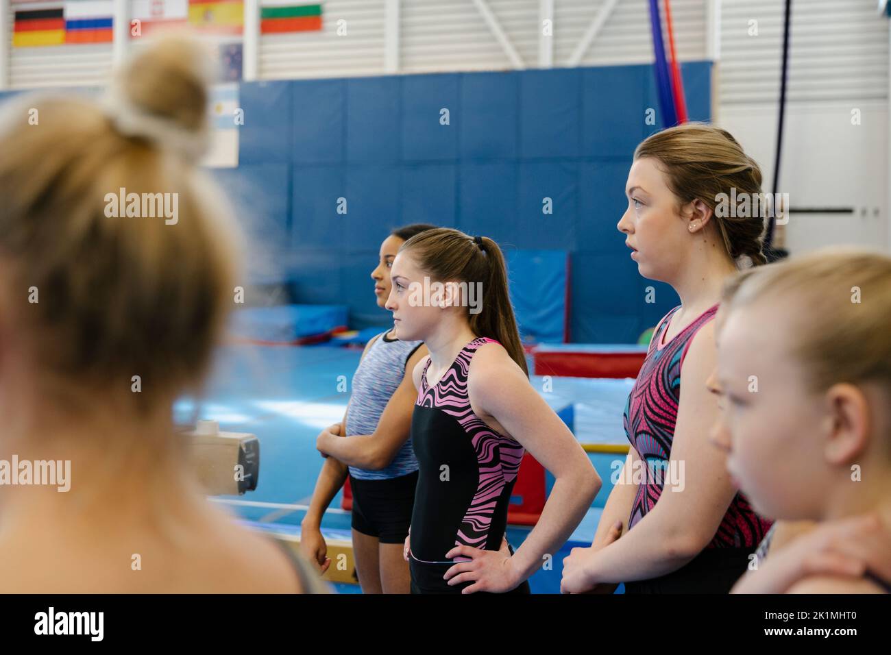 Girls listening hi-res stock photography and images - Alamy