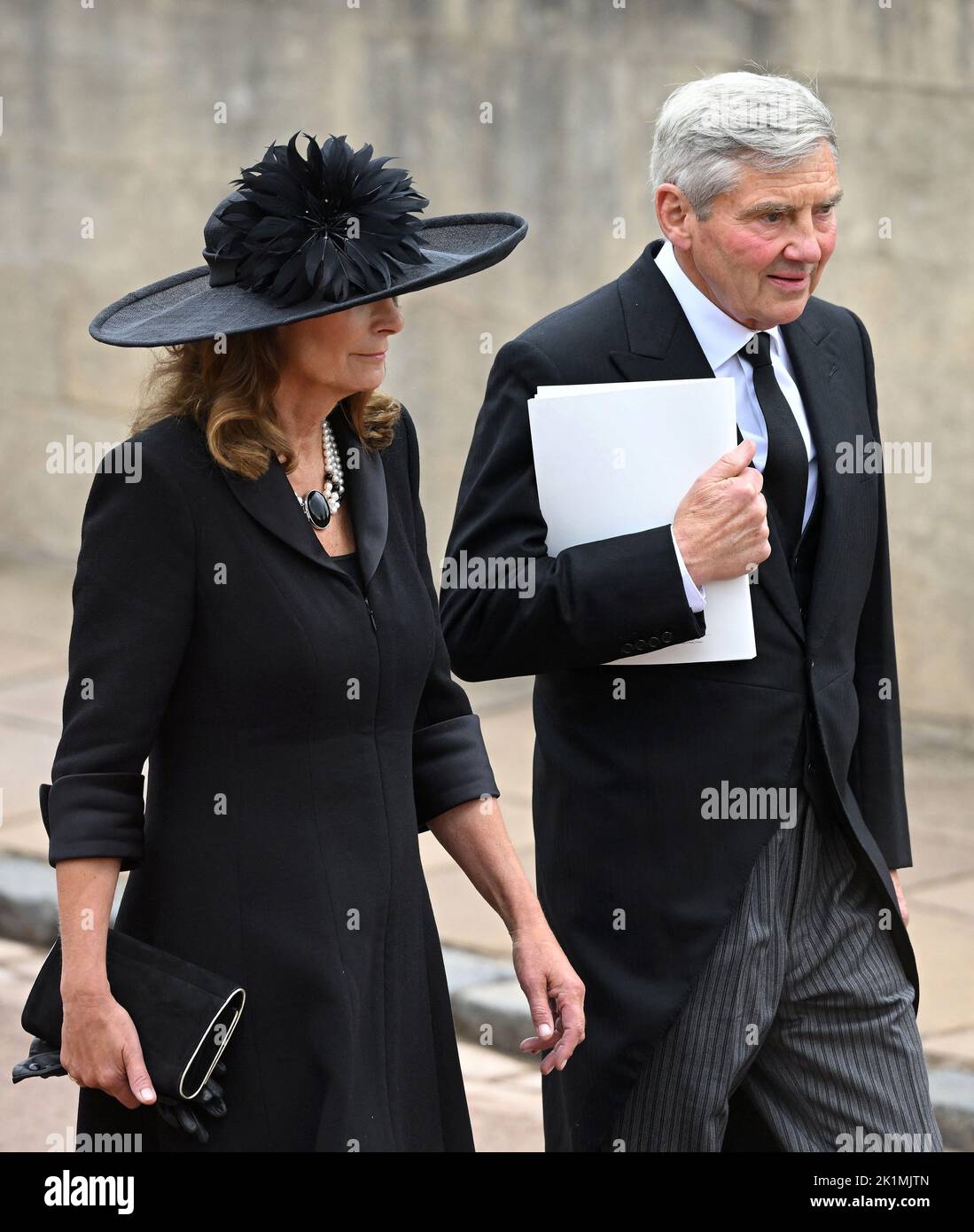 Carole middleton queen elizabeth hi-res stock photography and images ...
