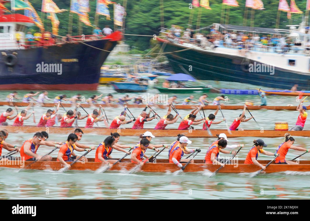 Tai o dragon boat hi-res stock photography and images - Alamy