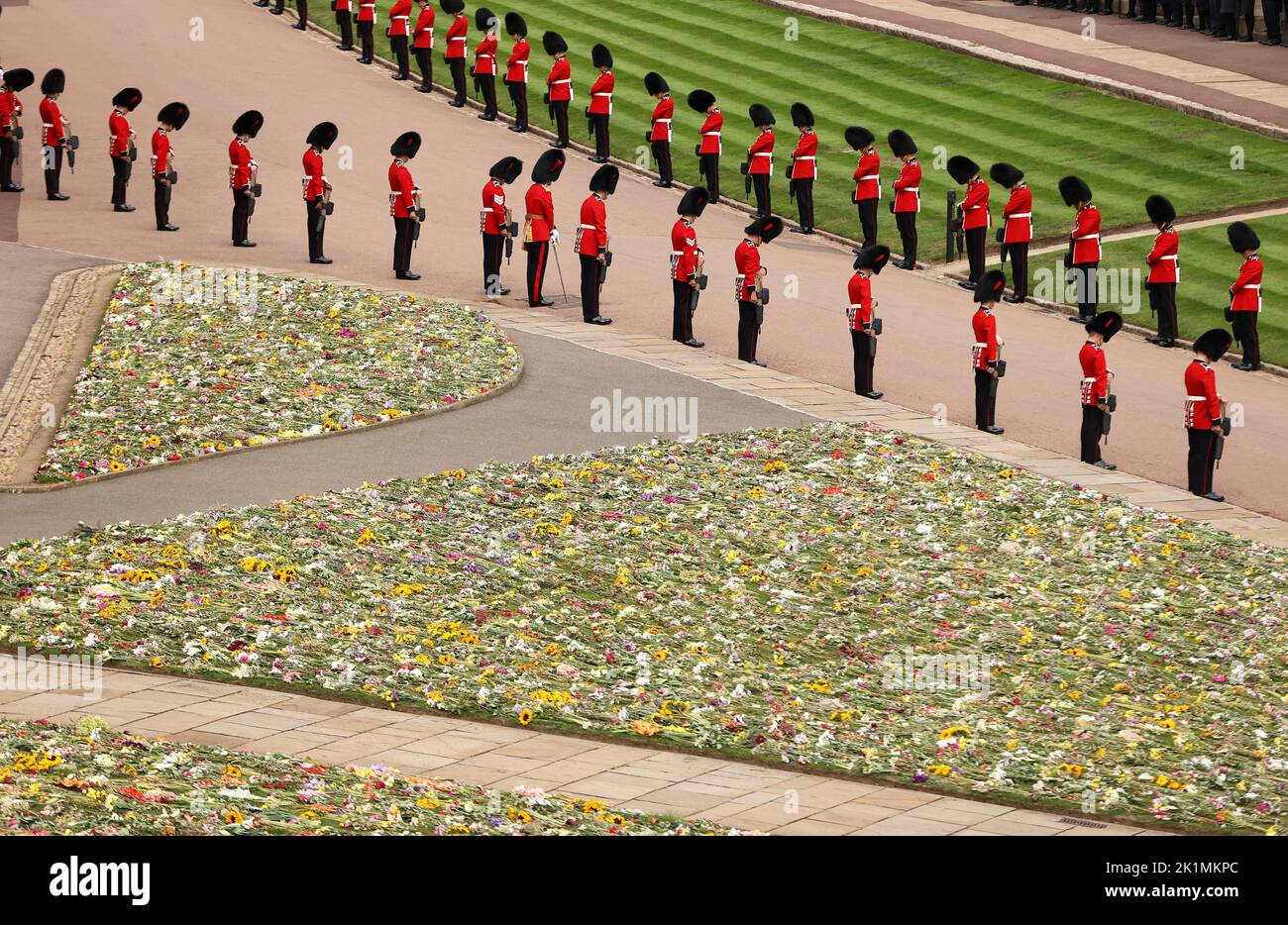 The queen guards balmoral castle hi-res stock photography and images ...