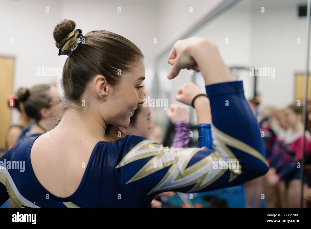 Muscle flex hi-res stock photography and images - Alamy