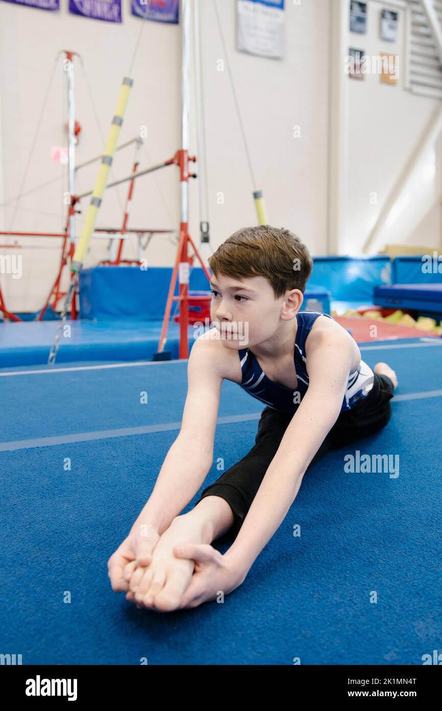 In the splits hi-res stock photography and images - Alamy