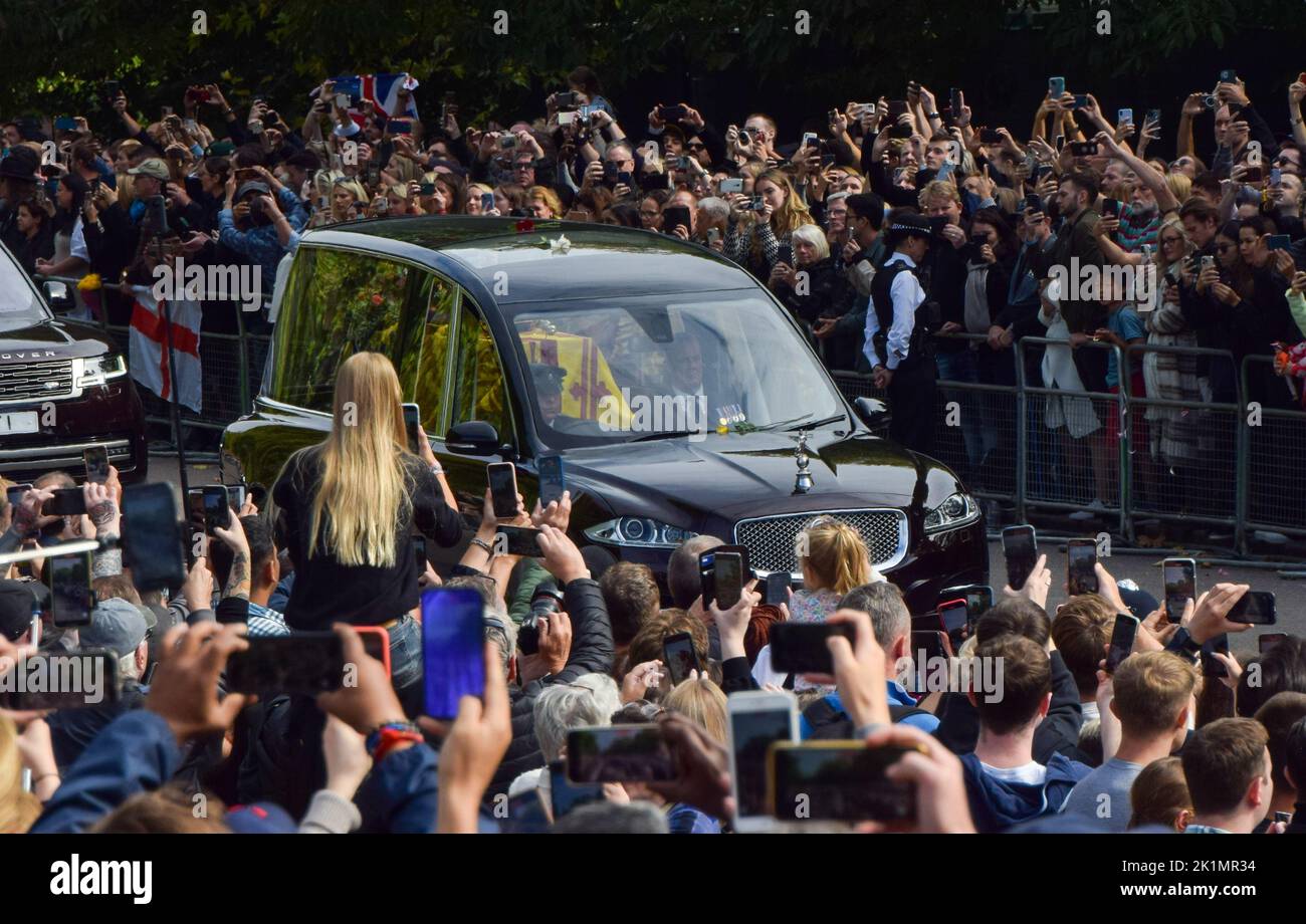 London, UK. 19th Sep, 2022. The Royal Hearse passes by Albert Memorial ...