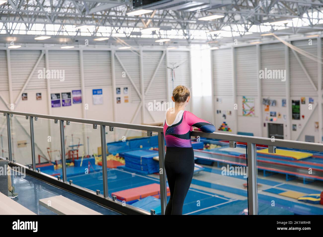 Lean on railing hi-res stock photography and images - Alamy