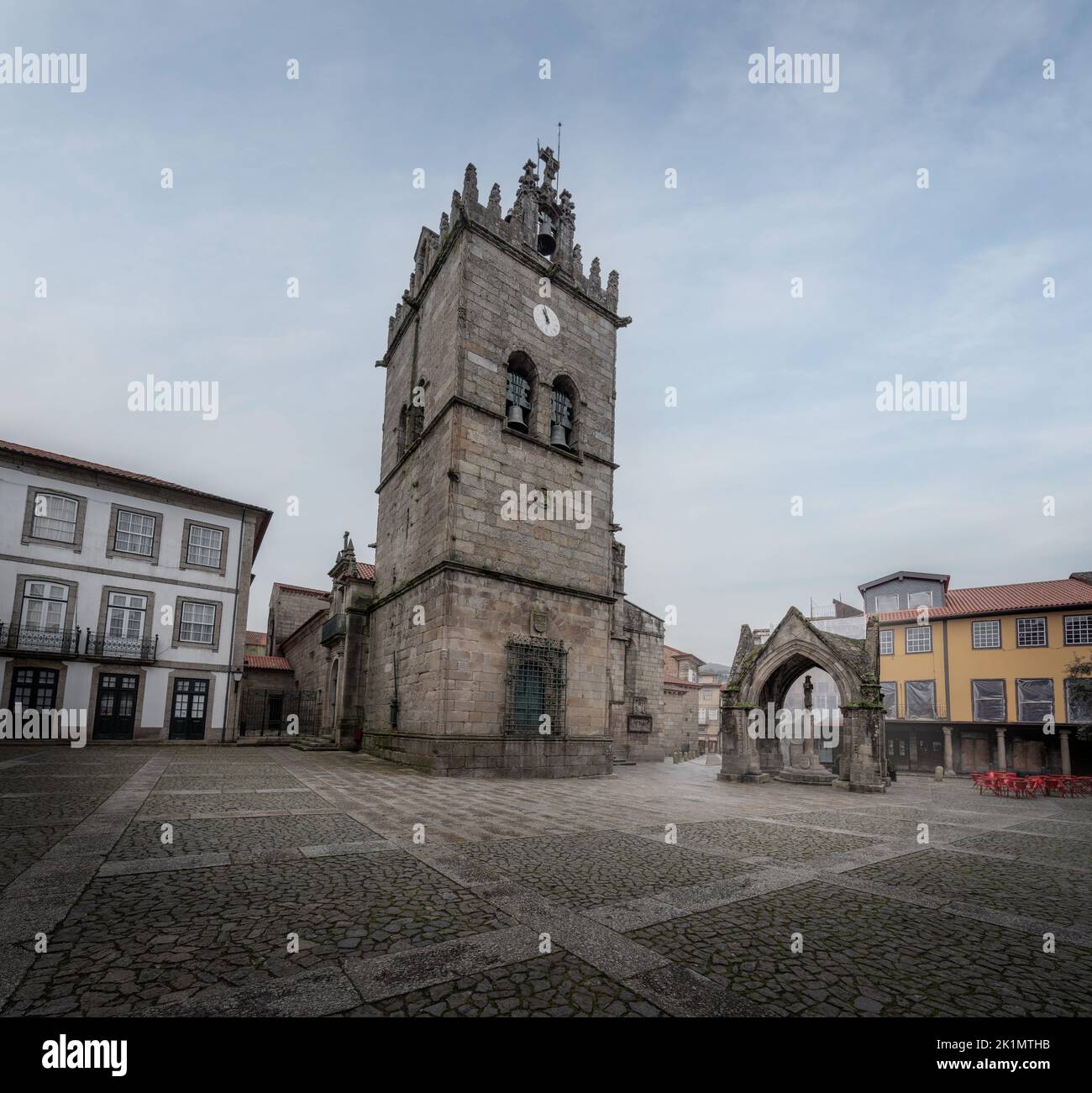 Largo da Oliveira with Nossa Senhora da Oliveira Church and Gothic ...