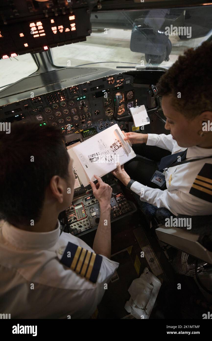 Airplane cockpit diagram hi-res stock photography and images - Alamy