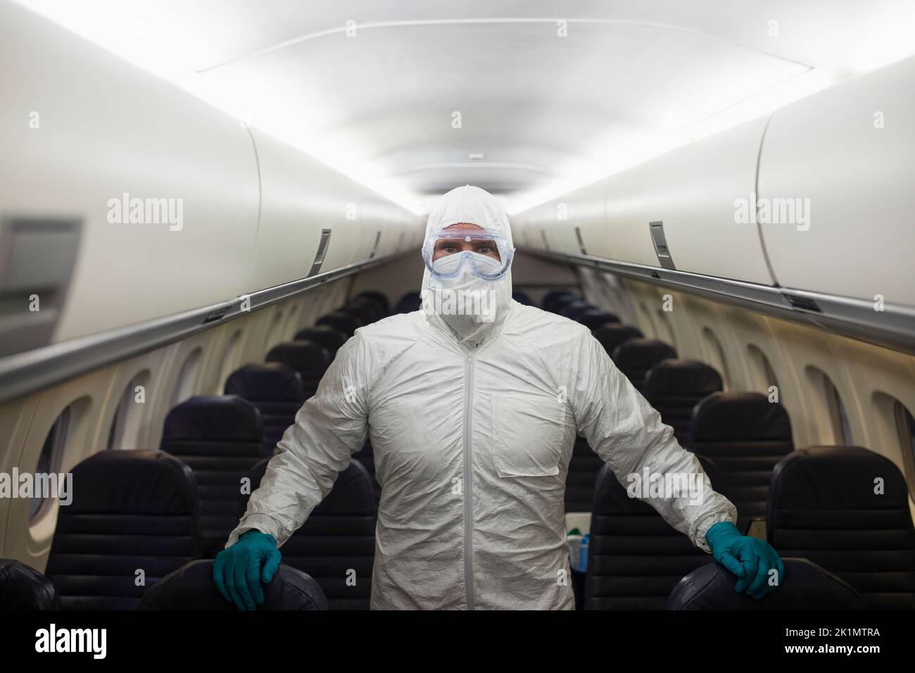 Airplane cleaning hi-res stock photography and images - Alamy