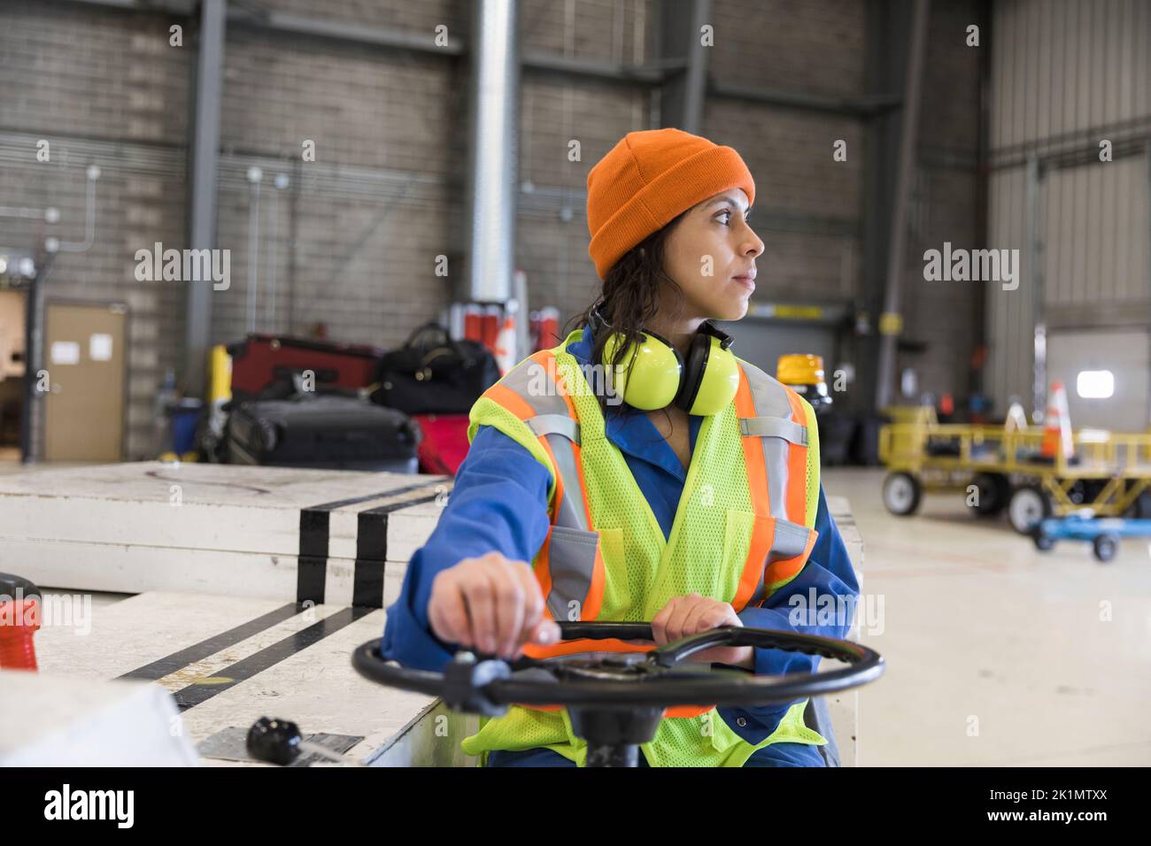 Ground handling crew hi-res stock photography and images - Alamy