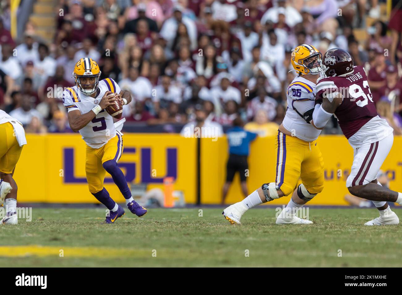 LSU Tigers quarterback Jayden Daniels (5) runs through a hole in the ...