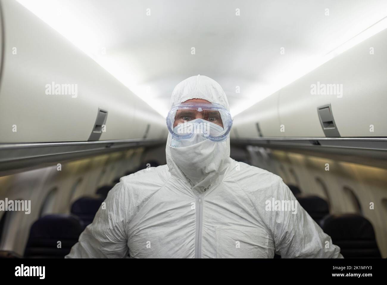 Airplane cleaning hi-res stock photography and images - Alamy