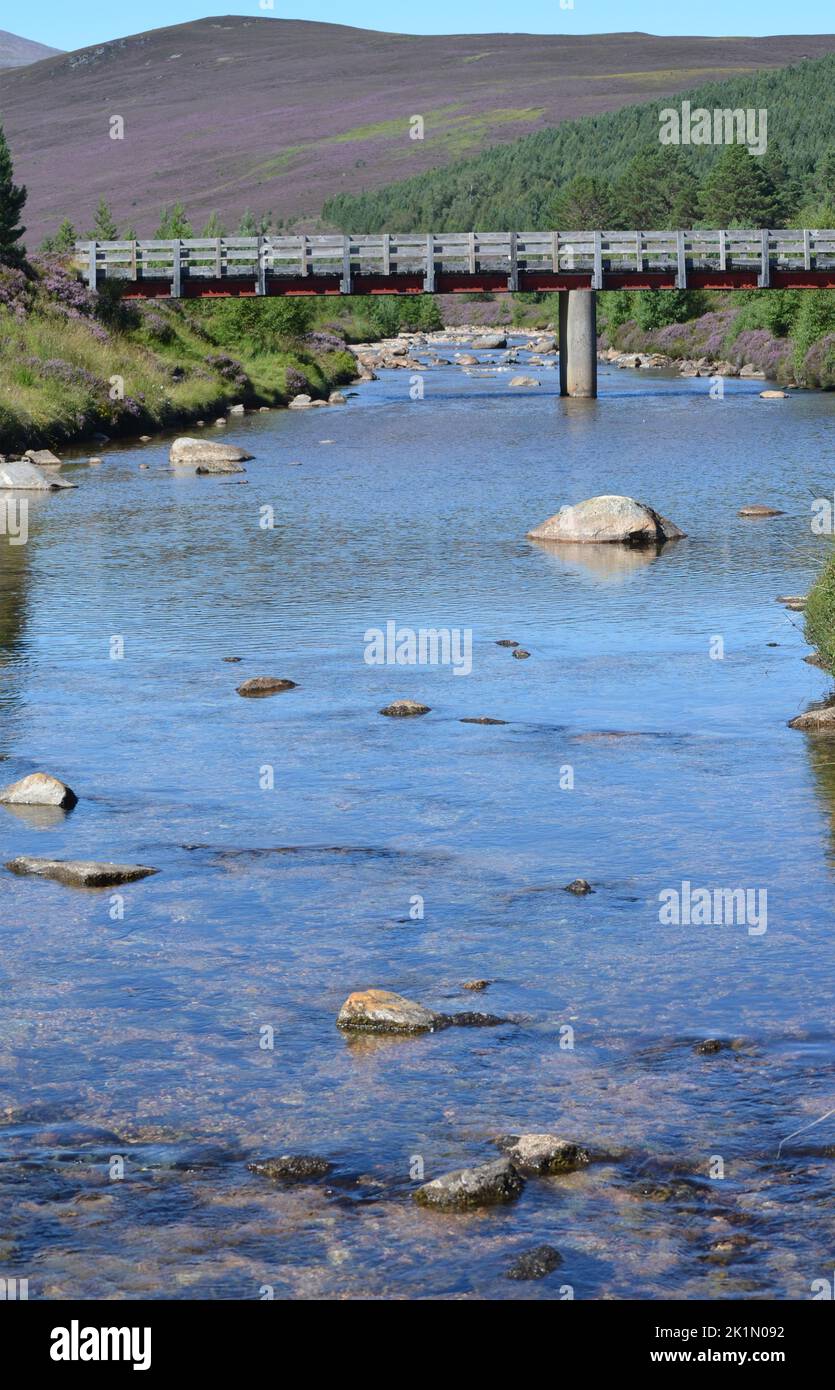 Lui Water along the Clais Fhearnaig circuit near Braemar, Cairngorms ...