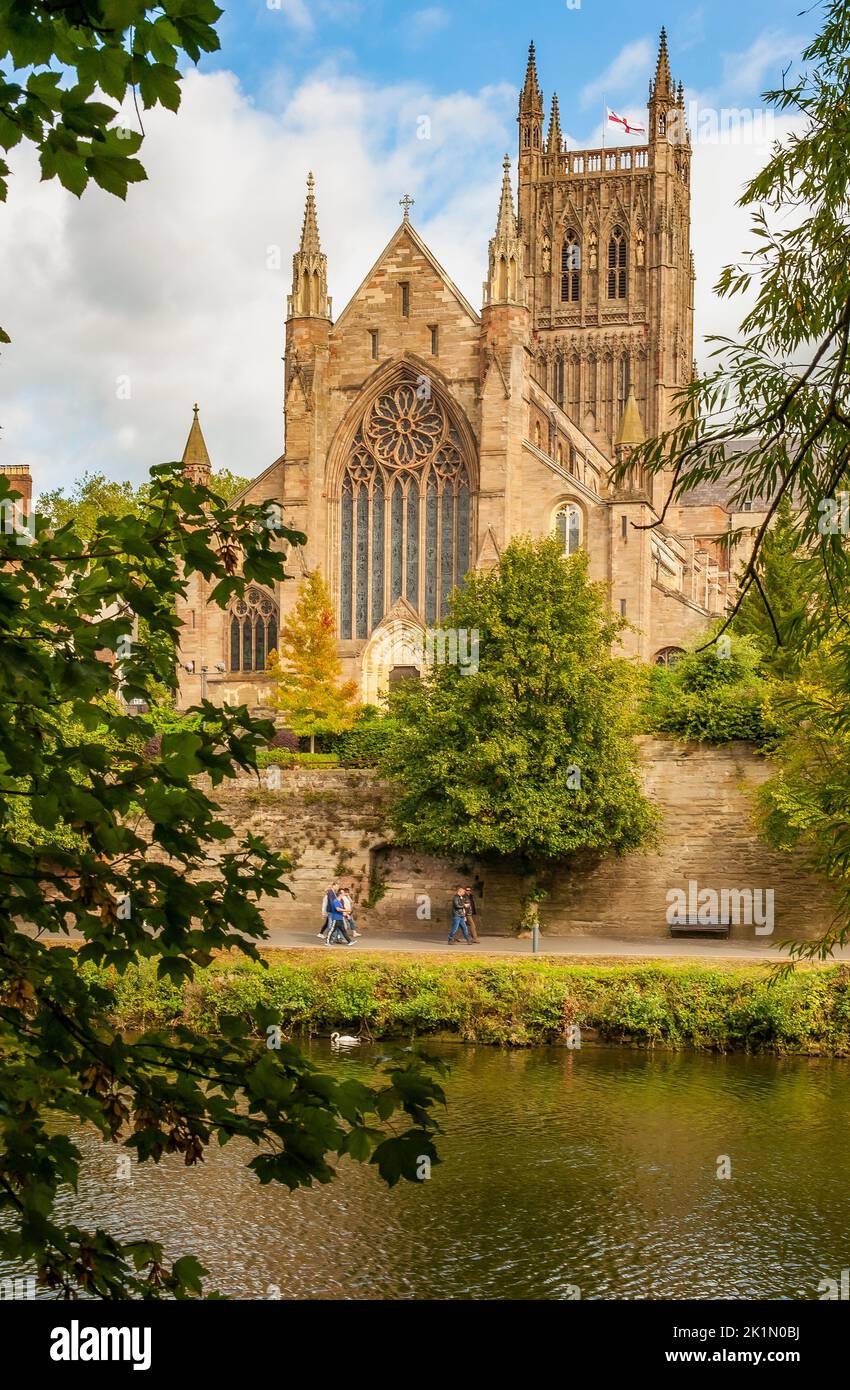 Central tower of worcester cathedral hi-res stock photography and ...