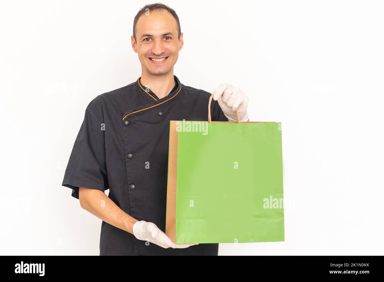 Food delivery in the restaurant. The chef packs food Stock Photo - Alamy