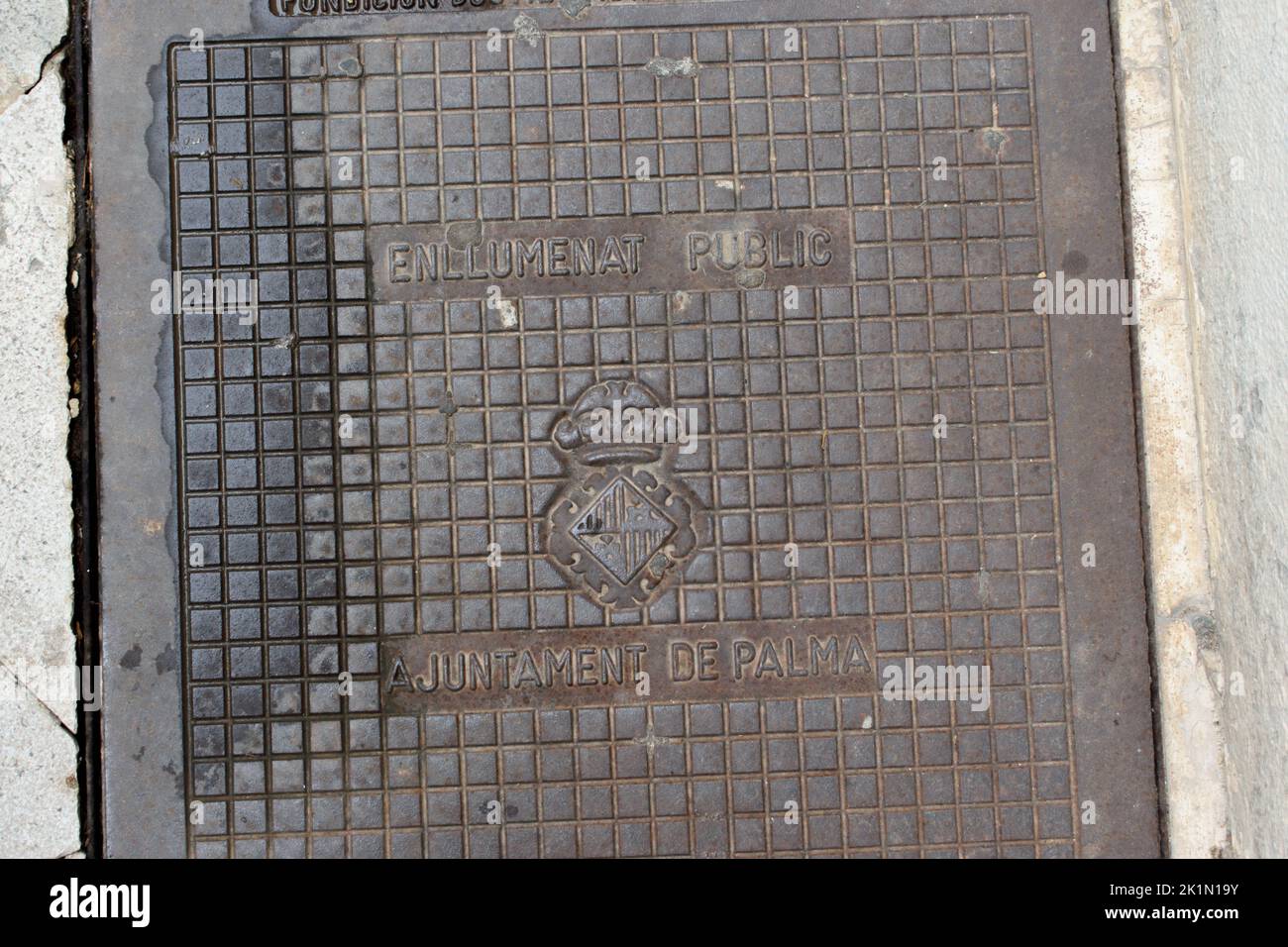 Metal street manhole cover in Palma de Mallorca, Spain Stock Photo - Alamy