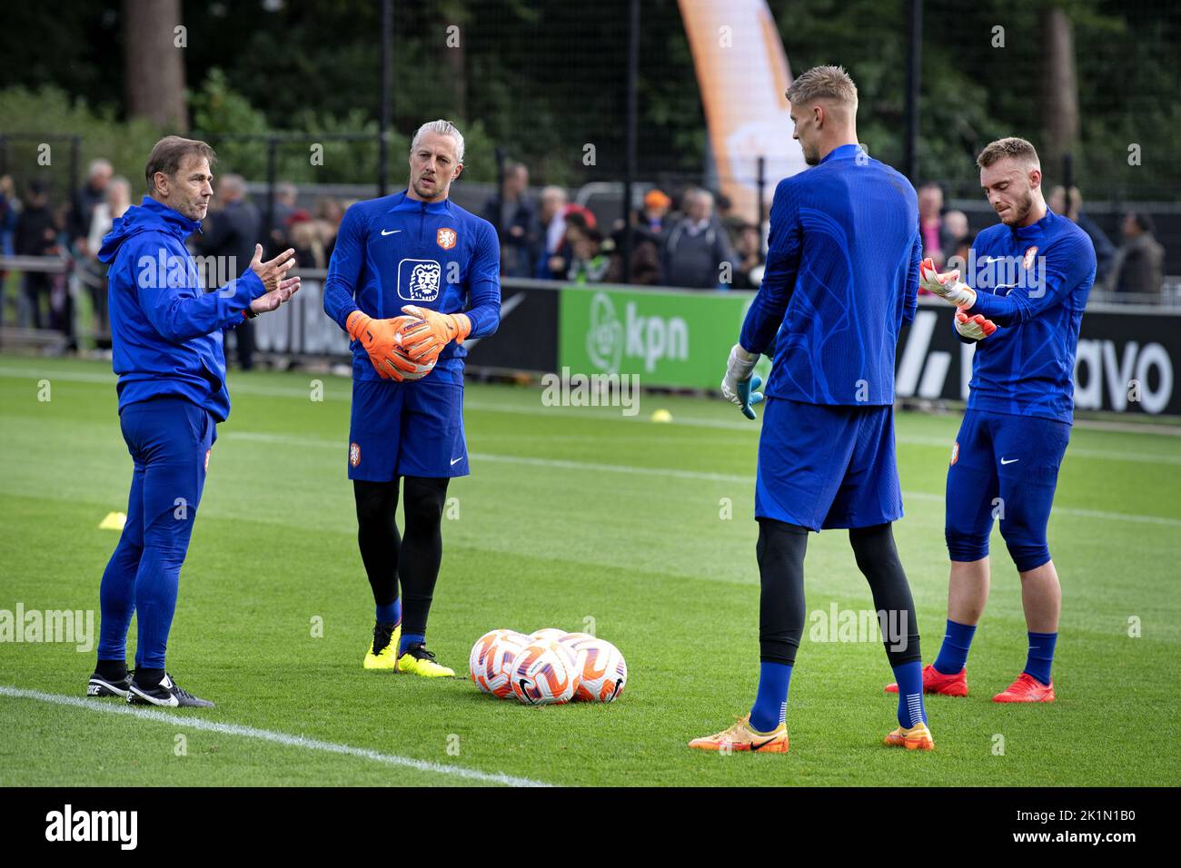 ZEIST - Goalkeeper coach Frans Hoek, Remko Pasveer, Andries Noppert ...