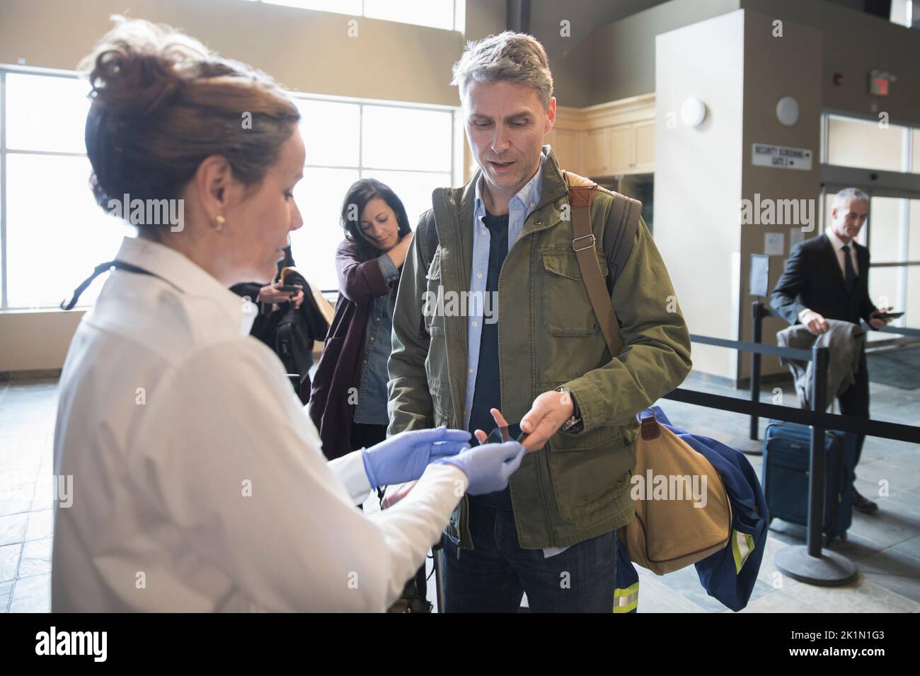 Airport passenger boarding hi-res stock photography and images - Alamy