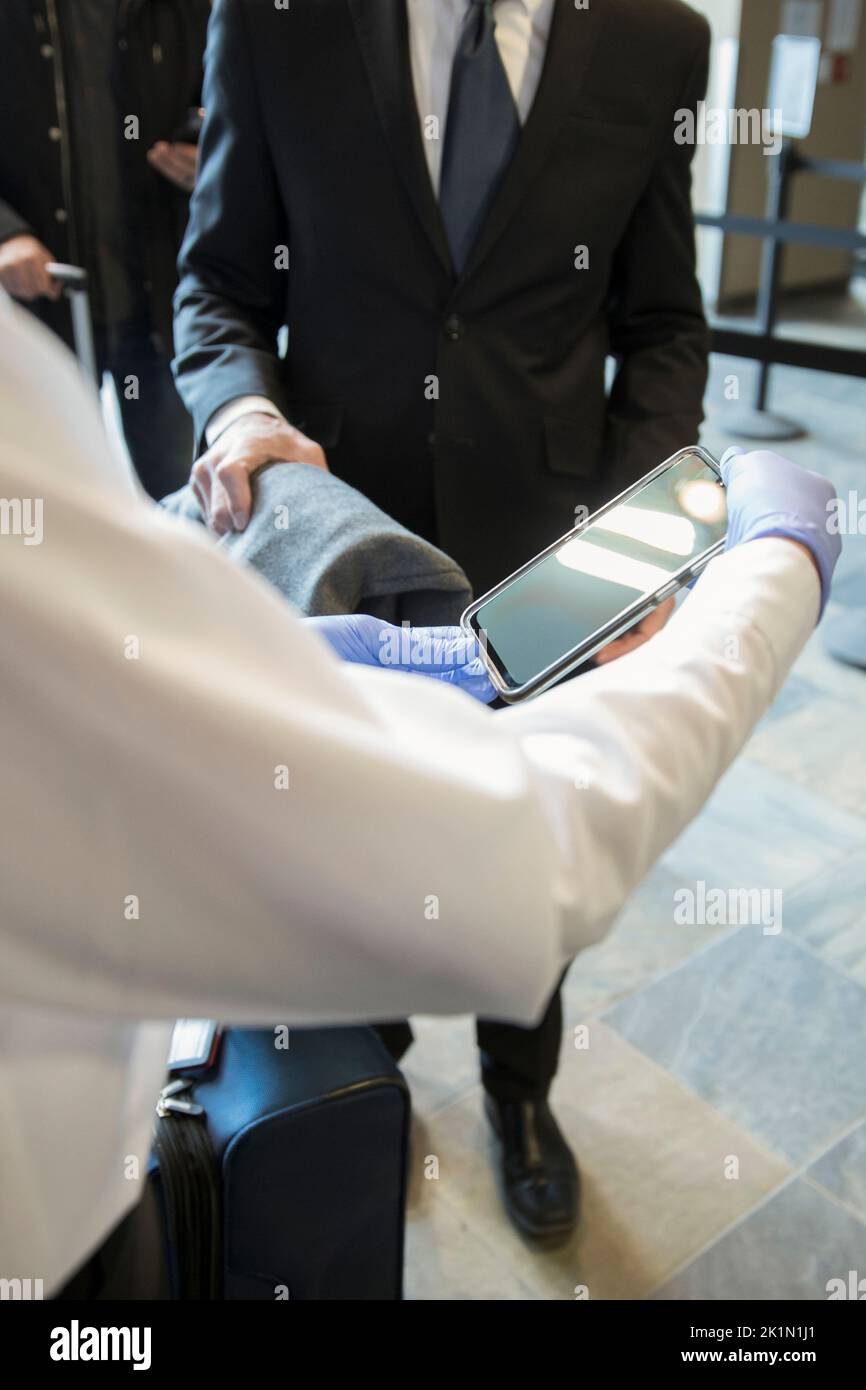 Boarding screen hi-res stock photography and images - Alamy