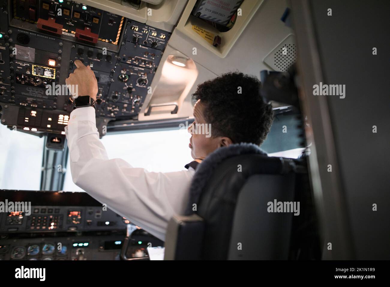 Airplane instruments hi-res stock photography and images - Alamy