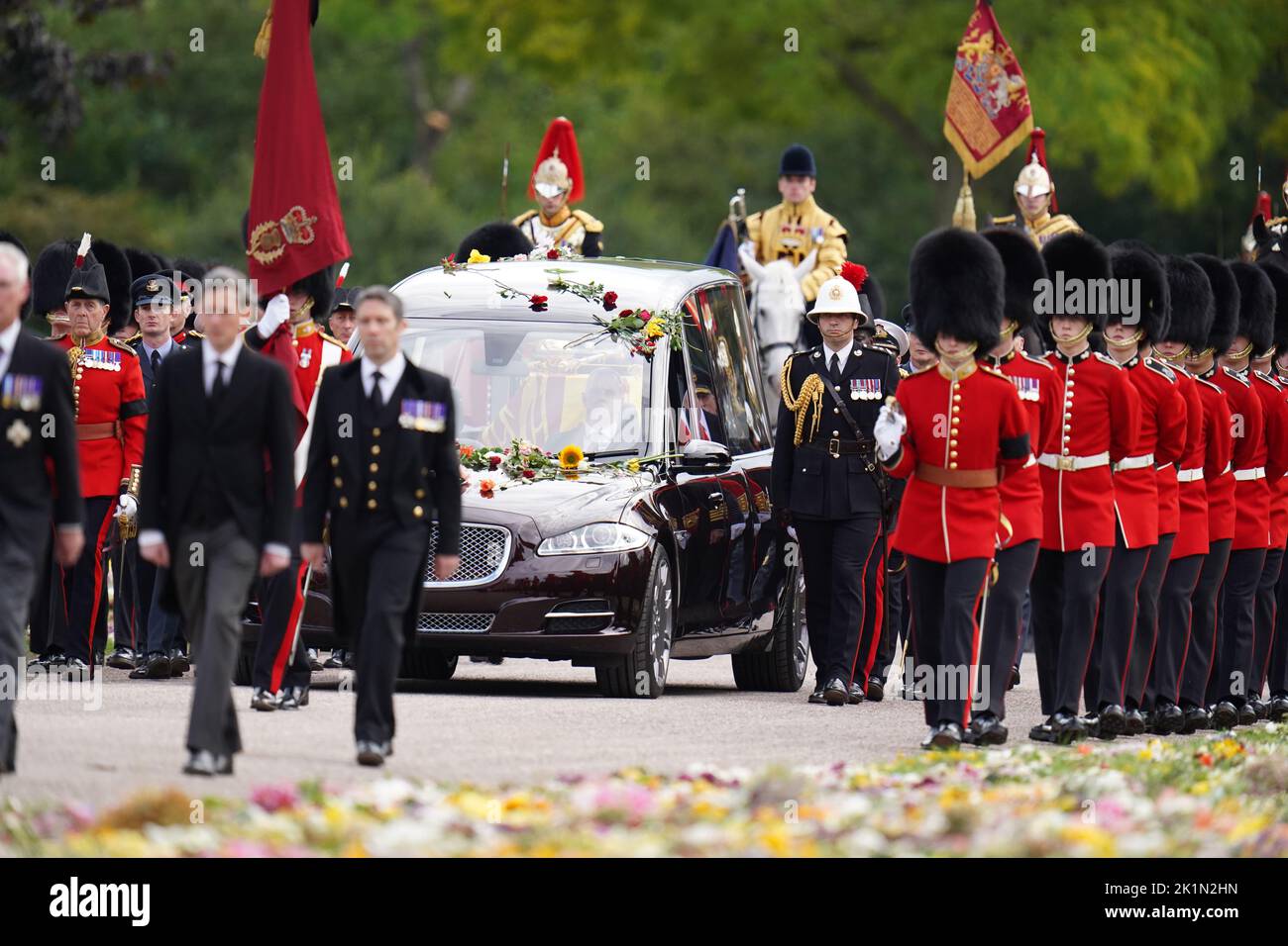 The Ceremonial Procession of the coffin of Queen Elizabeth II arrives ...