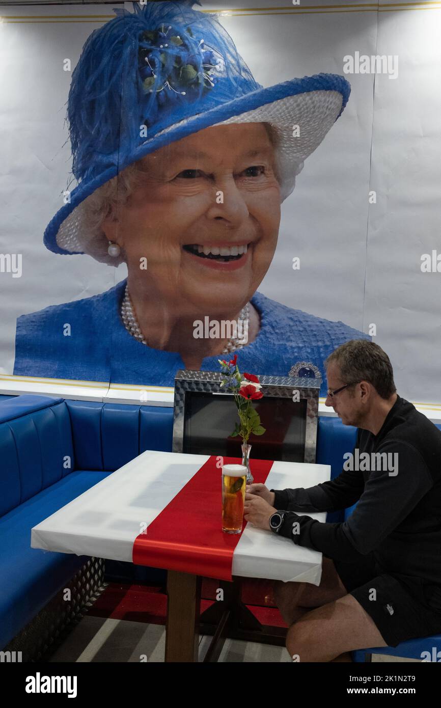 Glasgow, Scotland, 19 September 2022. Glaswegians drink in the Rangers ...