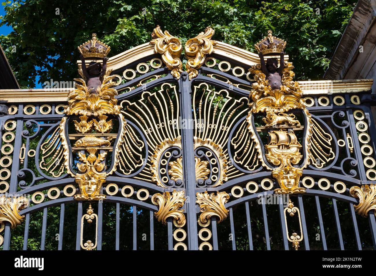 Canada Gate at Green Park, Bukingham Palace Stock Photo - Alamy