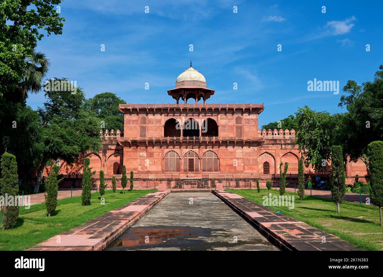 view of the red palace in india Stock Photo - Alamy