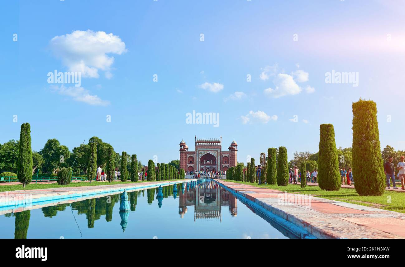 view of the red palace in india Stock Photo - Alamy