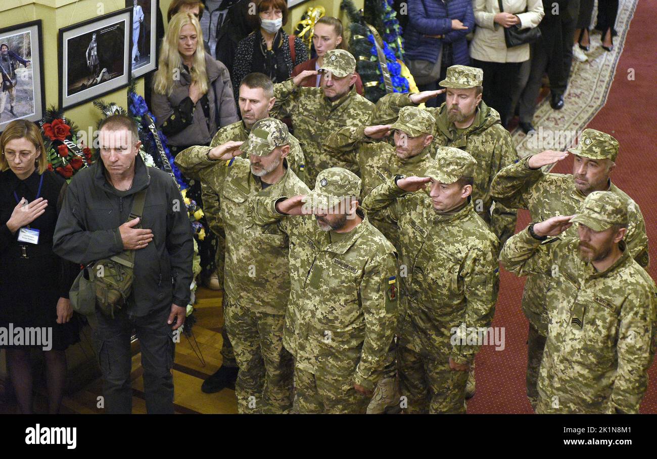 KYIV, UKRAINE - SEPTEMBER 17, 2022 - Servicemen salute during the lying ...