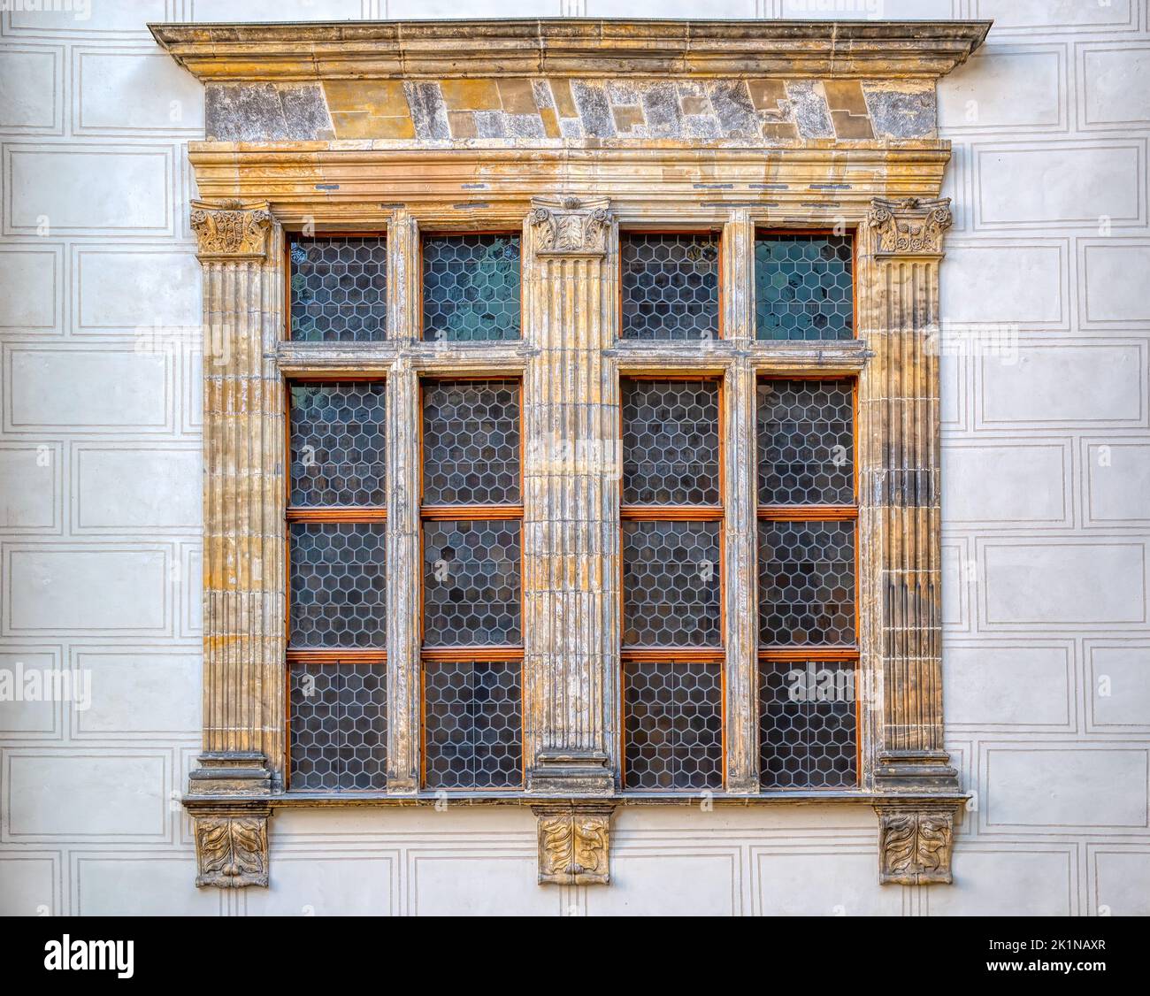 Old royal palace prague door hi-res stock photography and images - Alamy