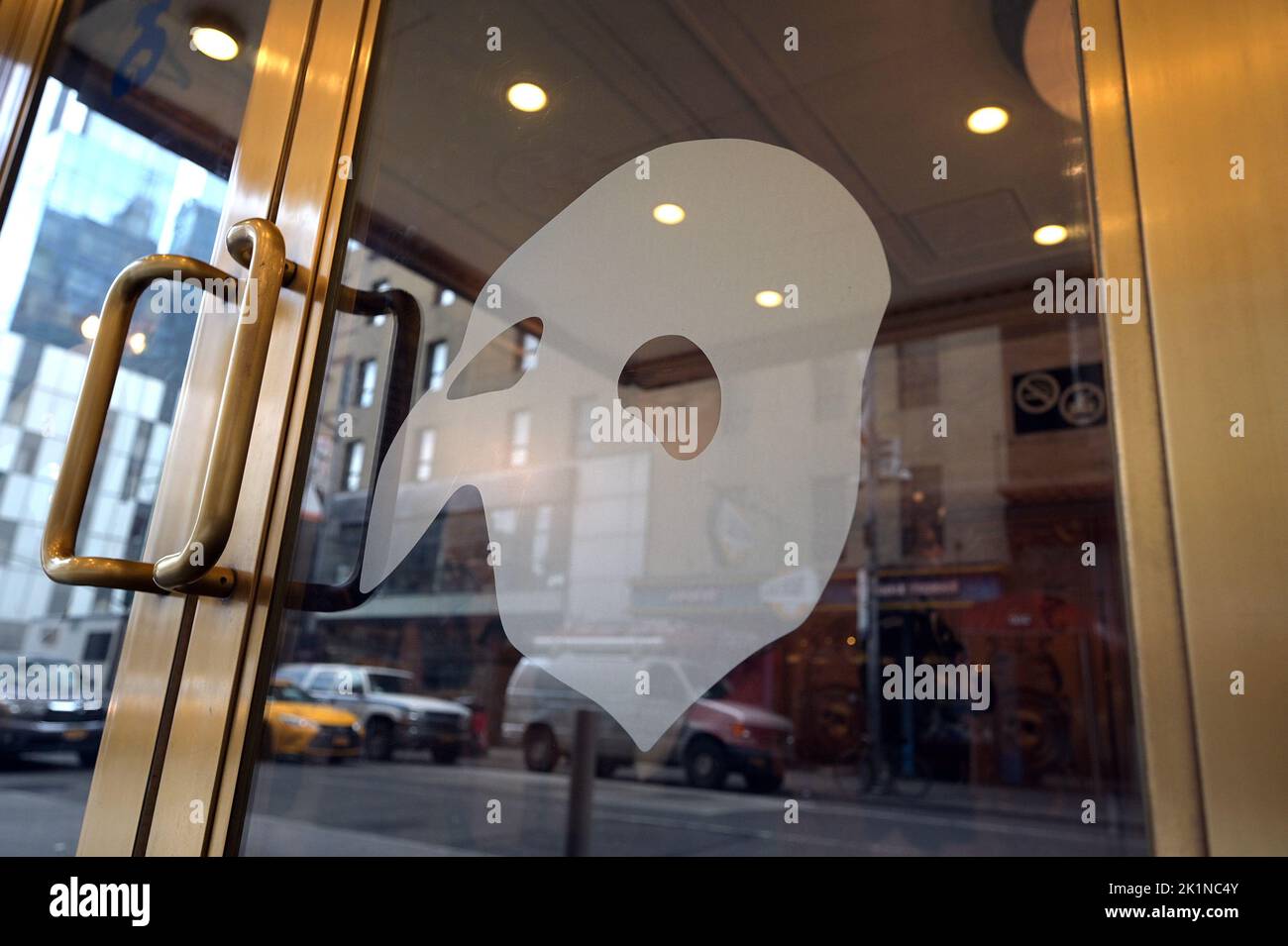 New York, USA. 19th Sep, 2022. View of the iconic white mask ...