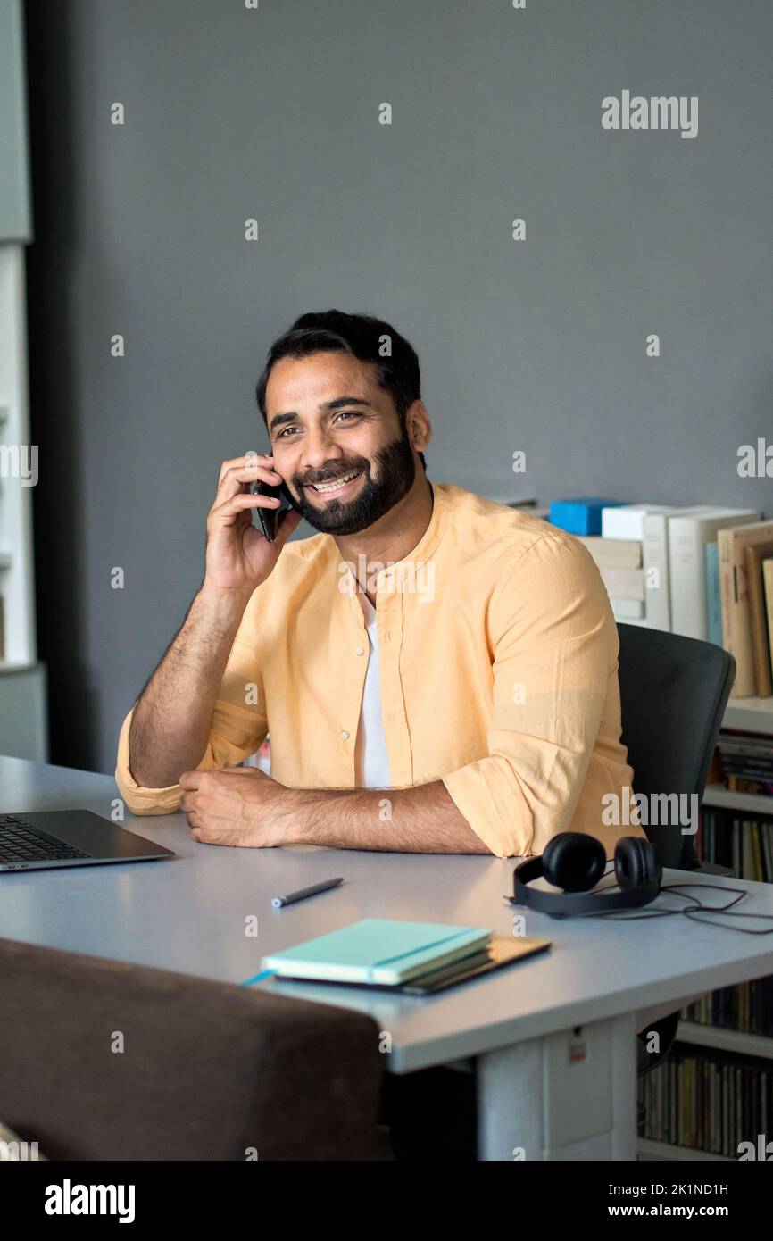 Indian man talking on mobile phone hi-res stock photography and images ...