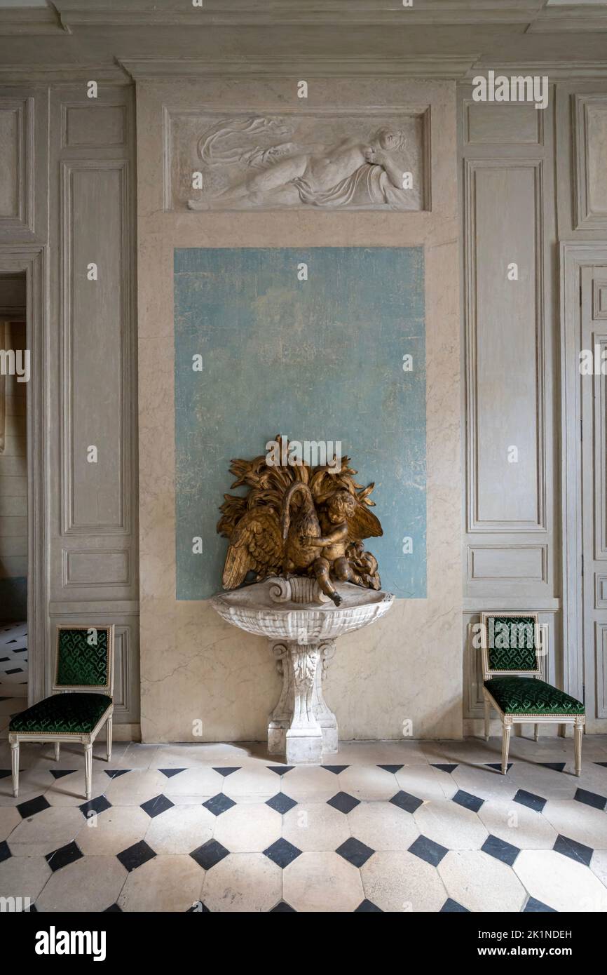 Paris window woman vintage hi-res stock photography and images - Alamy