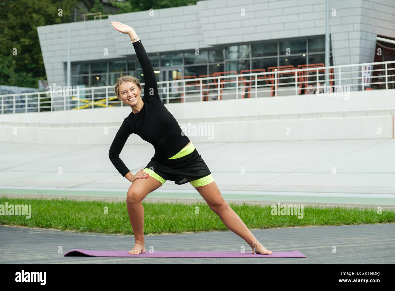 Full length stance hi-res stock photography and images - Alamy