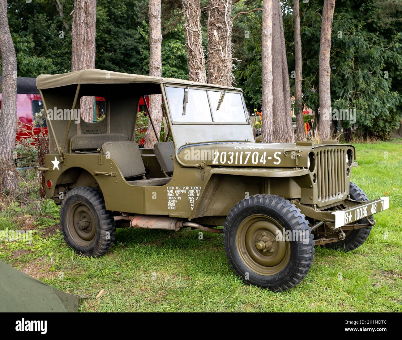 Vintage military jeep open hi-res stock photography and images - Alamy