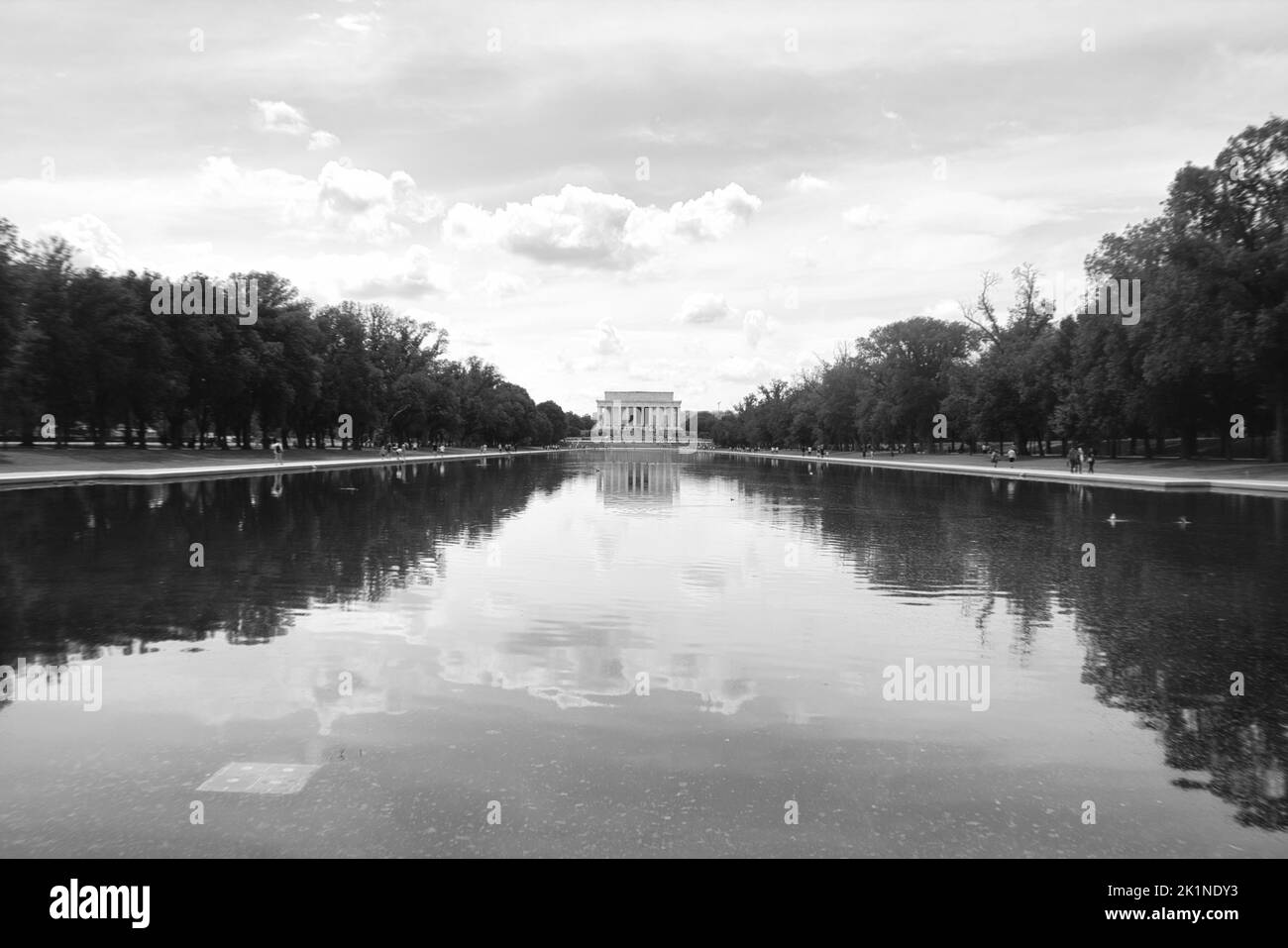 Black and white landscape photo of the Lincoln Memorial and Reflecting ...