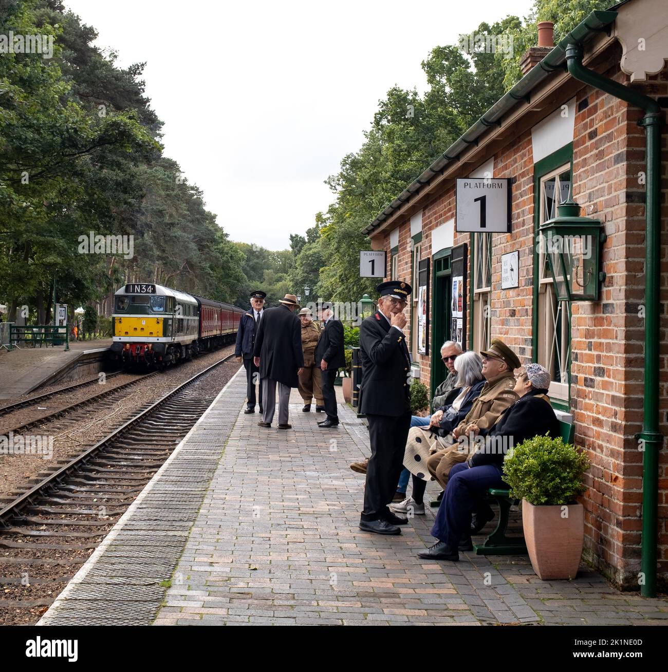 26. People dressed in 1940's style clothing on the Holt railway station ...
