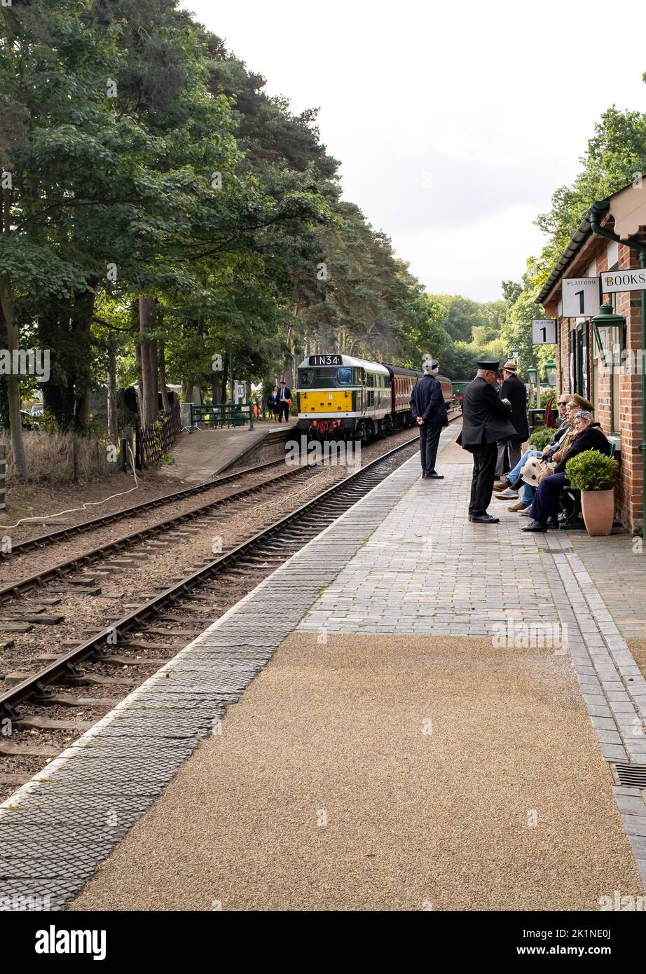27. People dressed in 1940's style clothing on the Holt railway station ...
