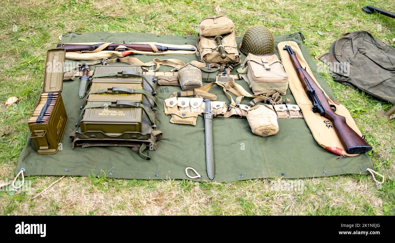 66. The contents of the kit bag of a World War 2 soldier on display ...