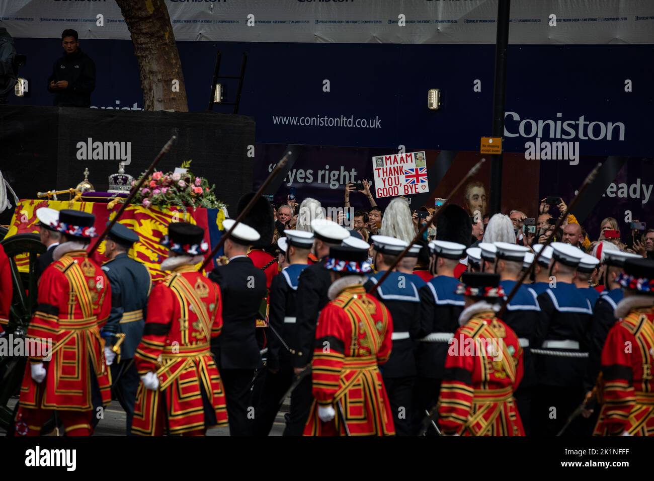 London, UK. 19th Sep, 2022. A sign is held up that reads "Ma'am Thank ...