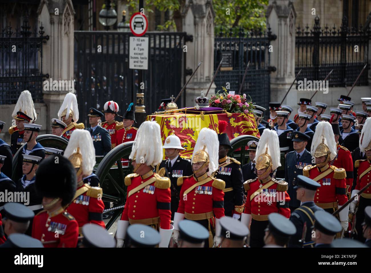 Queen elizabeth funeral procession hi-res stock photography and images ...