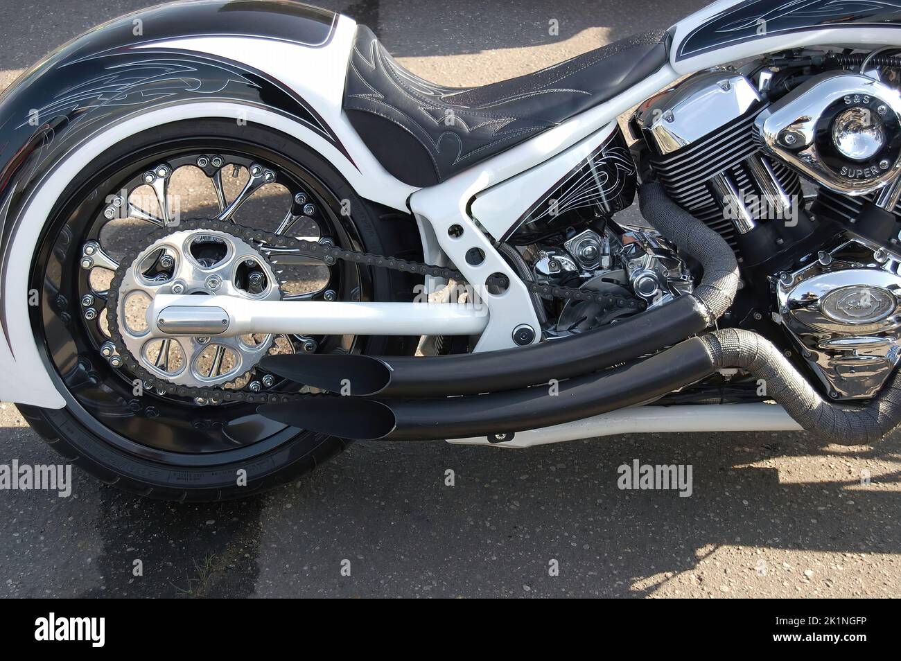 Details of some Beautiful Custom Harley-Davidson Motorcycles (2 Stock ...