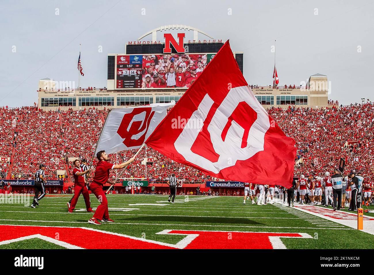 U s flag and an oklahoma flag hi-res stock photography and images - Alamy
