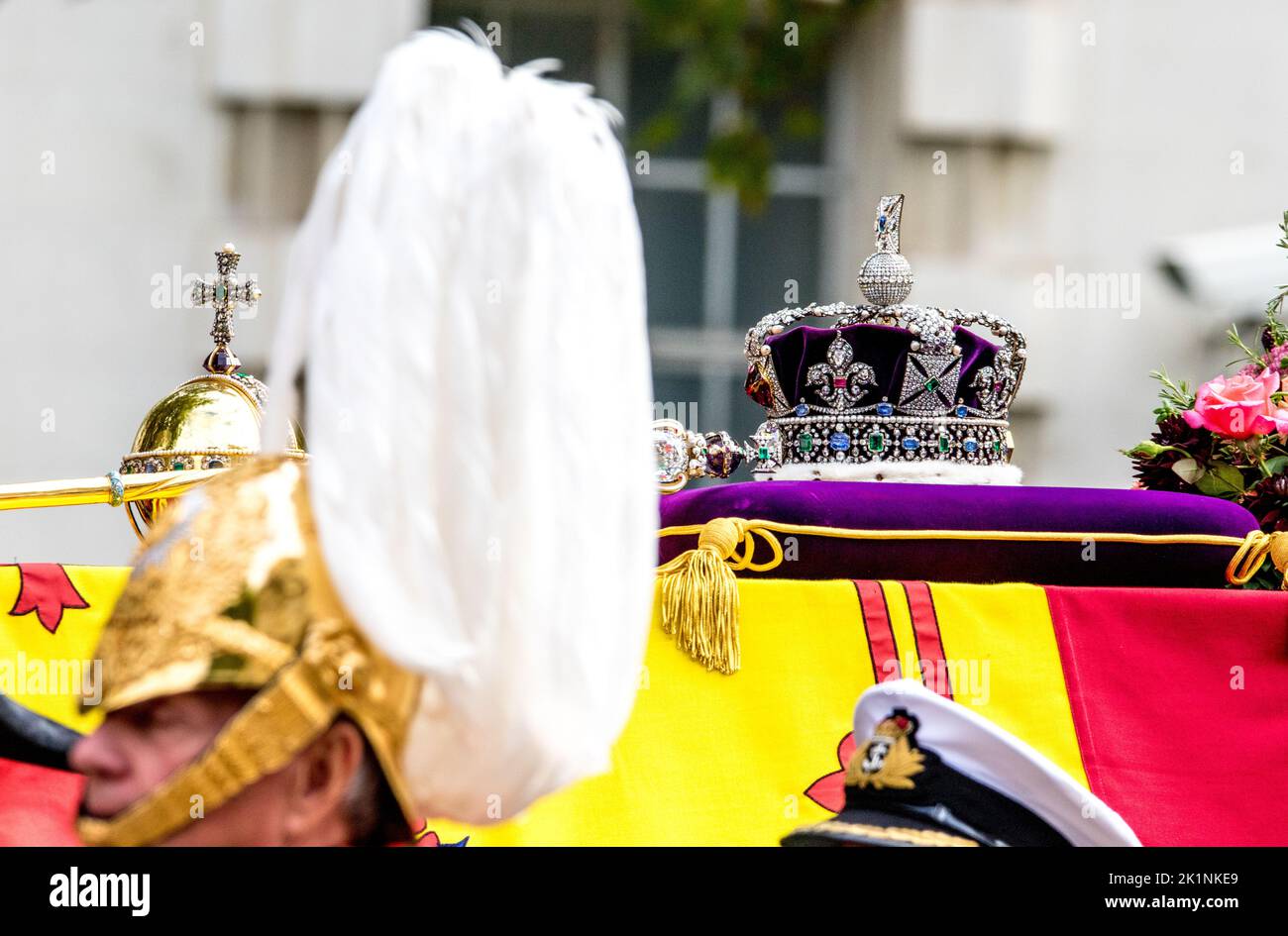 The coffin of queen elizabeth hi-res stock photography and images - Alamy