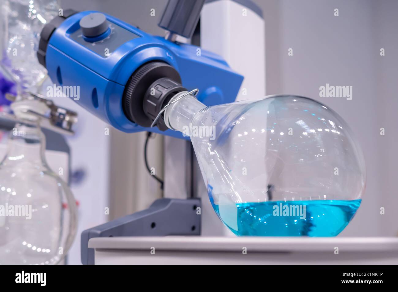 Rotating laboratory rotary evaporator with solid material for ...